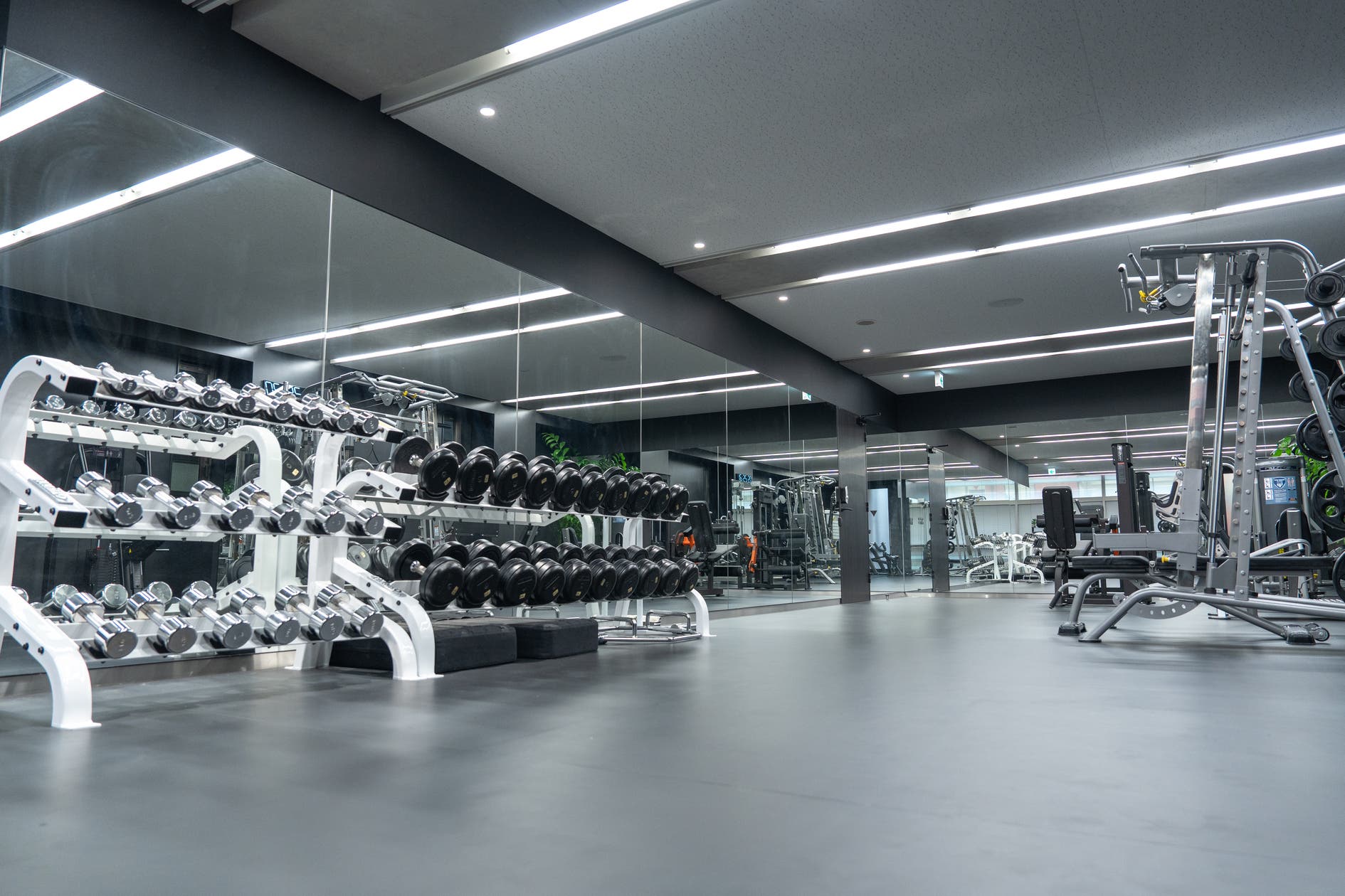 7種類のマシンを完備！半蔵門駅【徒歩1分】エリア最大級の広さ｜上質で洗練された空間の写真1