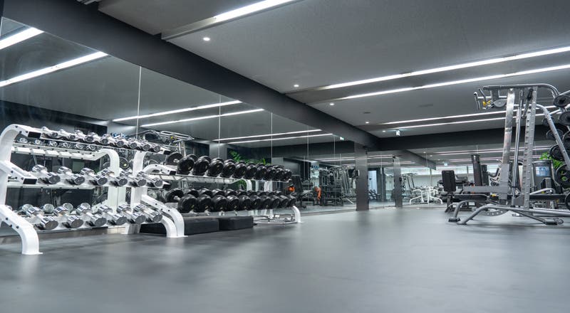 7種類のマシンを完備！半蔵門駅【徒歩1分】エリア最大級の広さ｜上質で洗練された空間