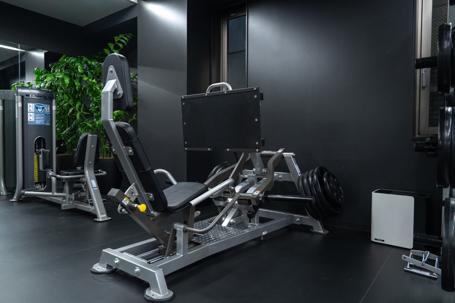 7種類のマシンを完備！半蔵門駅【徒歩1分】エリア最大級の広さ｜上質で洗練された空間の写真7