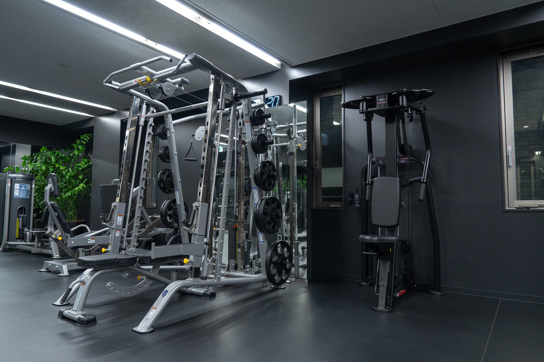 7種類のマシンを完備！半蔵門駅【徒歩1分】エリア最大級の広さ｜上質で洗練された空間の写真4