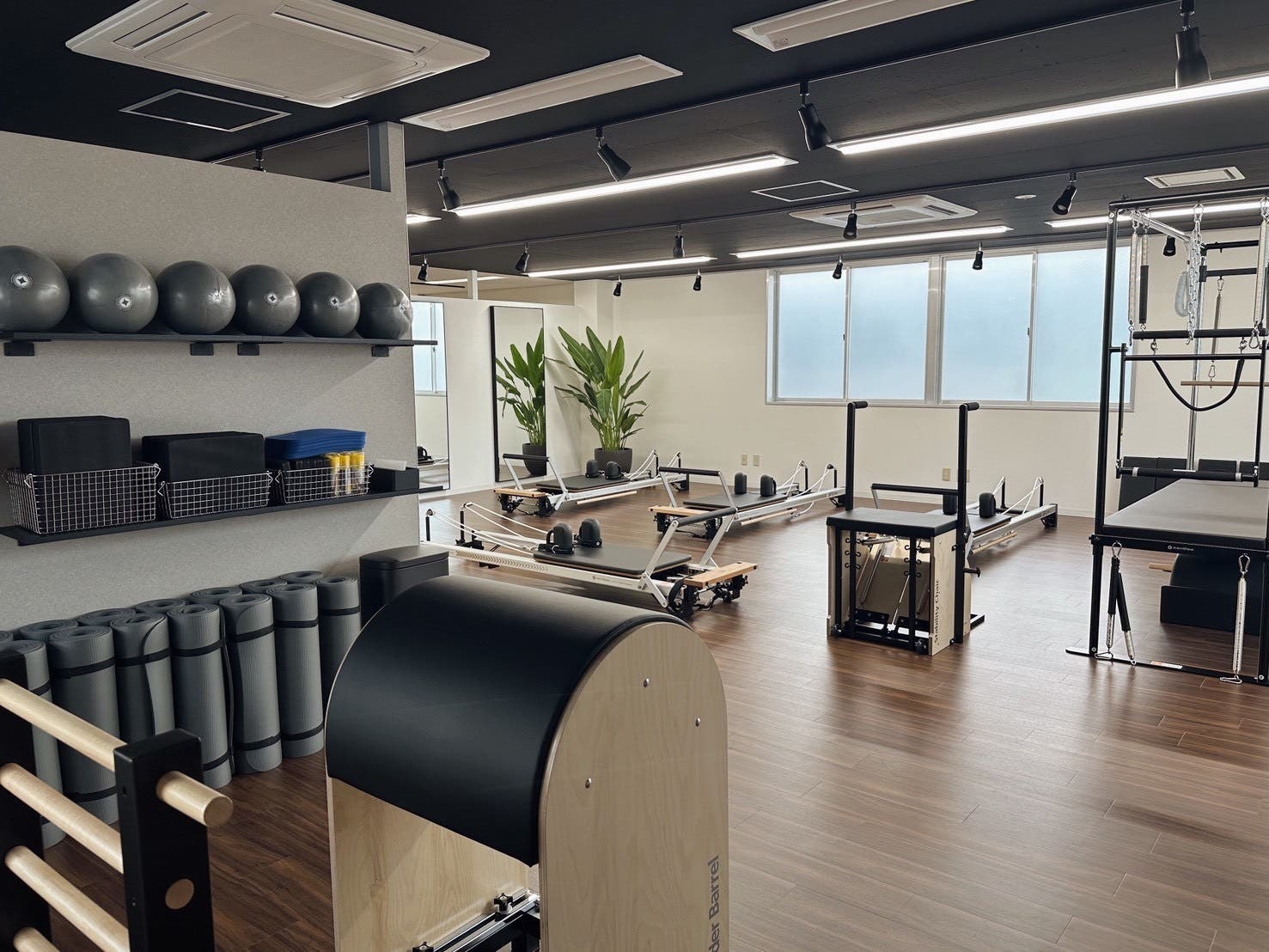 Merrithew制のマシン、プロップス完備のピラティススタジオの写真3