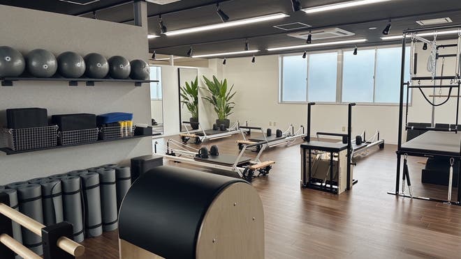 Merrithew制のマシン、プロップス完備のピラティススタジオの写真3