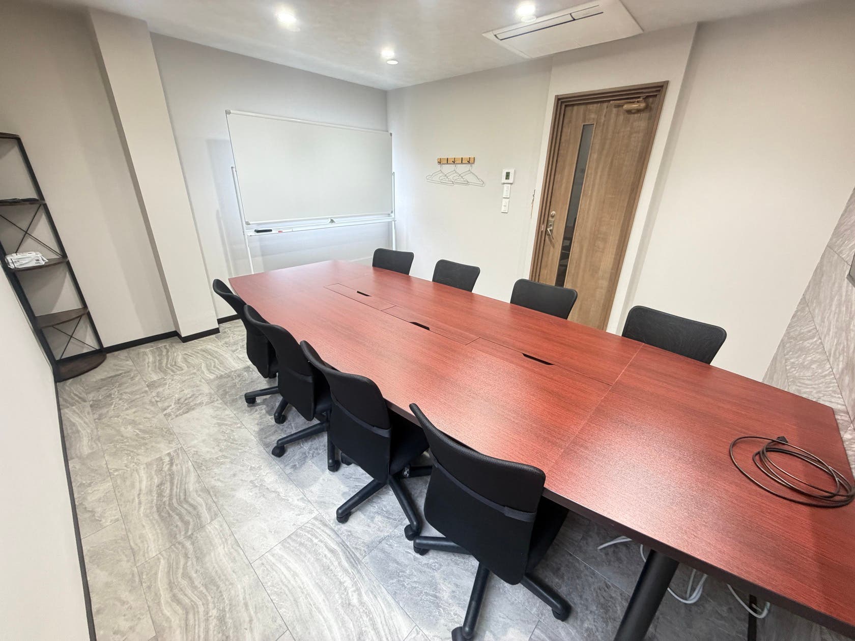 【船橋駅から徒歩1分】モニター・フリードリンク付き8名会議室（Room B）2Fの写真3