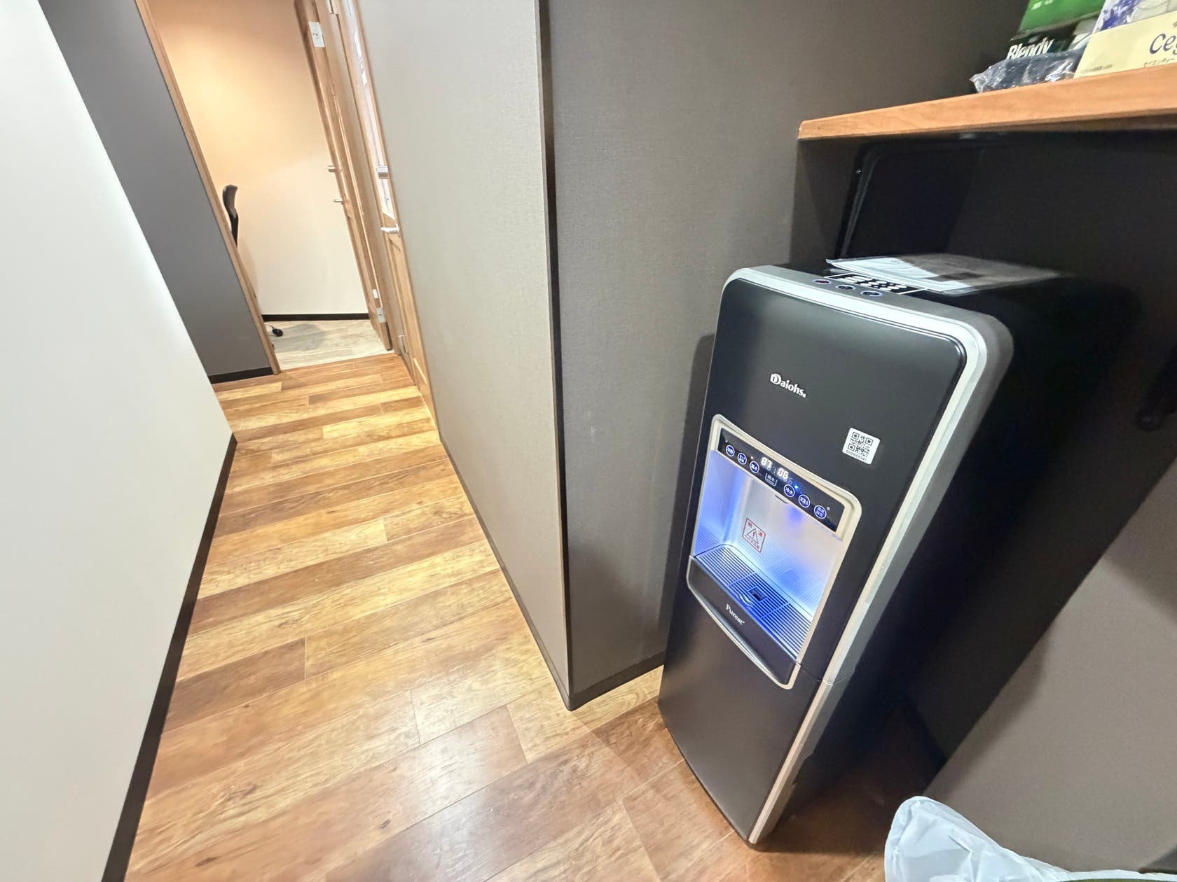 【船橋駅から徒歩1分】モニター・フリードリンク付き6名会議室（Room C）2Fの写真8