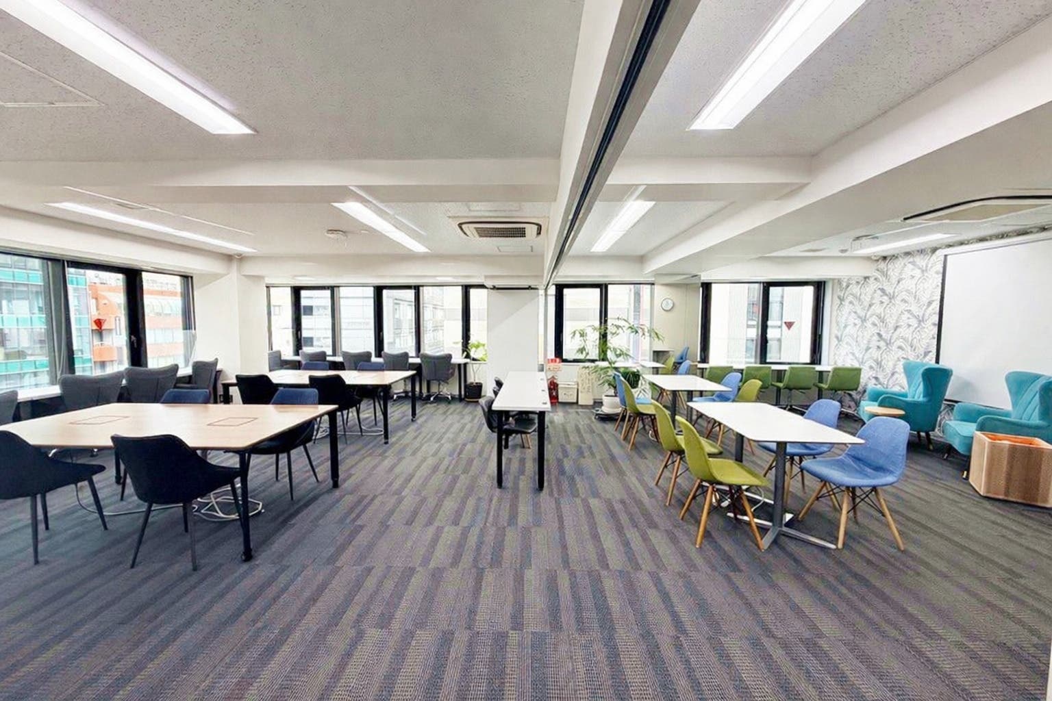 銀座駅近レンタルスペース｜会議・懇親会・キックオフミーティング・飲食アルコール類持込OK｜有人対応・プロジェクター無料の写真1