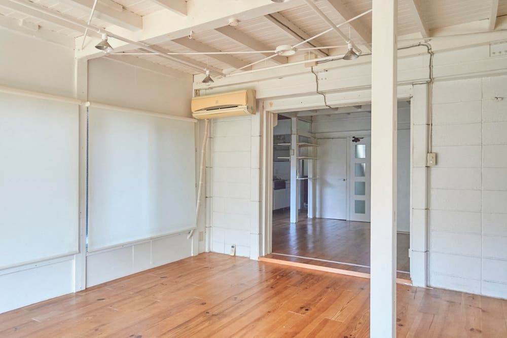 🌟OPEN PRICE🌟【駐車場付き・2面採光📸】自然光×無垢床の開放的な撮影・ワークショップ空間の写真6