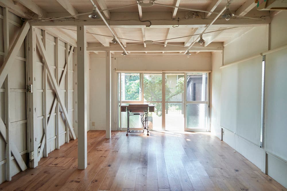 🌟OPEN PRICE🌟【駐車場付き・2面採光📸】自然光×無垢床の開放的な撮影・ワークショップ空間の写真4