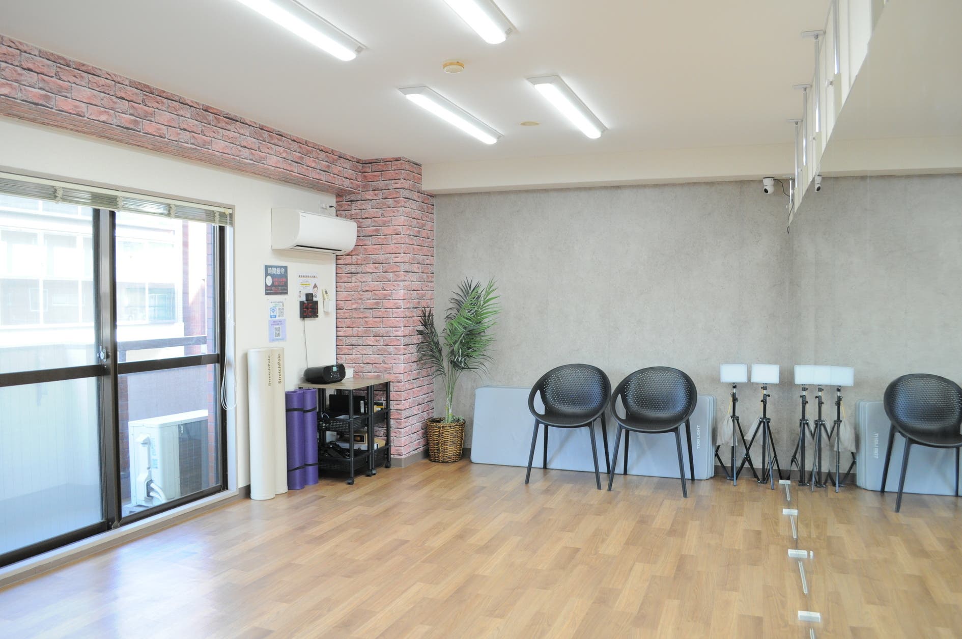 【池袋C6出口3分】24時間 安い お洒落 人気 スタジオ  ヨガ/整体/演劇/撮影/少人数　Wi-Fi Bluetoothありの写真1