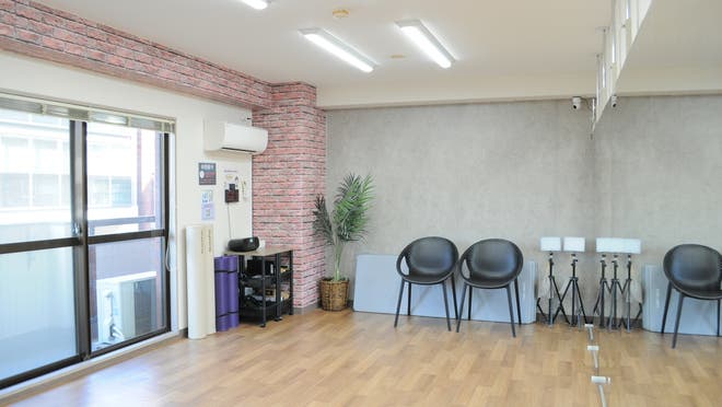 【池袋C6出口3分】24時間 安い お洒落 人気 スタジオ ヨガ/整体/演劇/撮影/少人数 Wi-Fi Bluetoothありの写真1