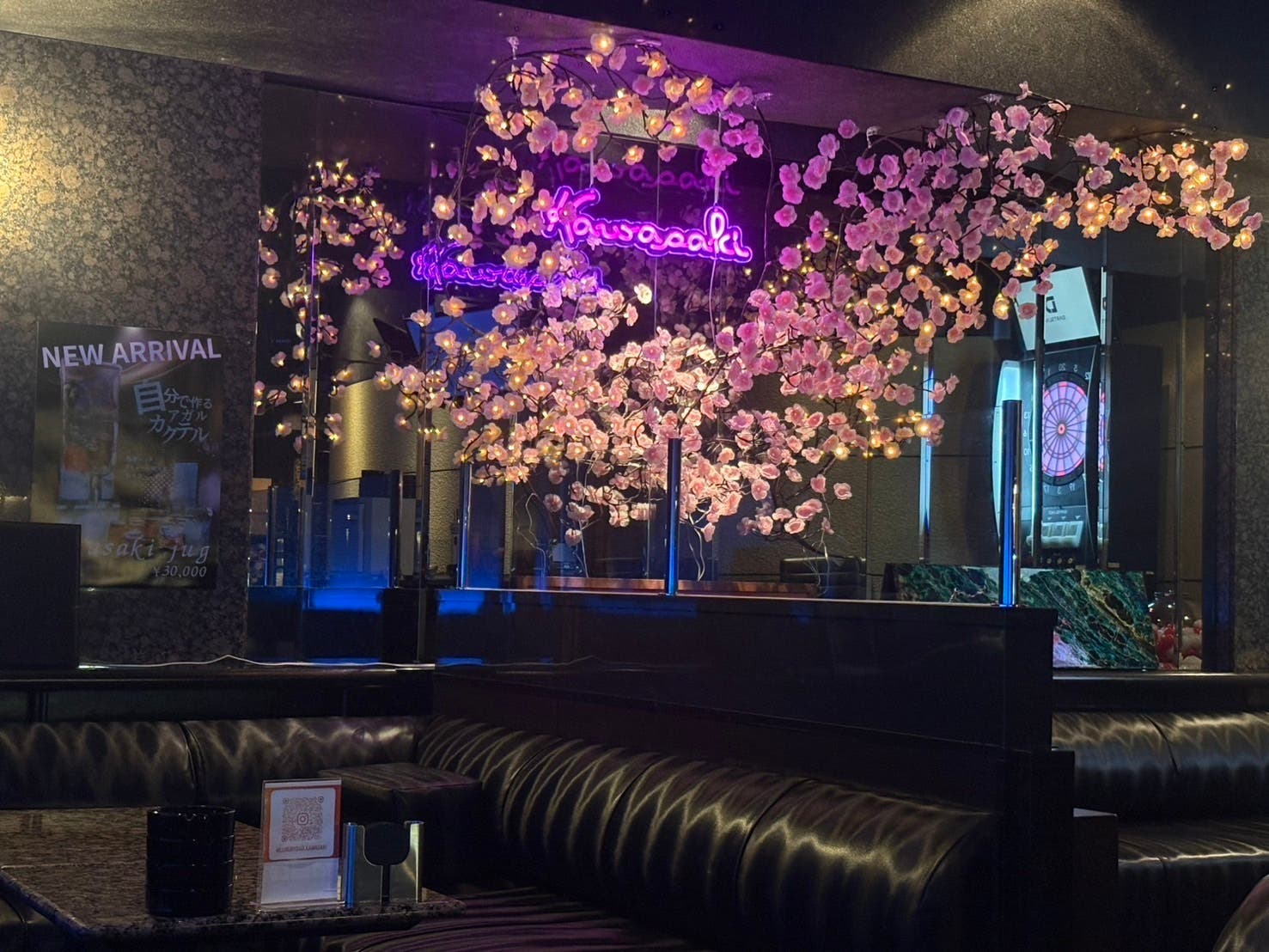 《心斎橋駅近/広々》高級BAR完全貸切可・各種パーティーに/カラオケ無料・ダーツLIVE2あり/飲み放題990円!/結婚式２次会の写真1