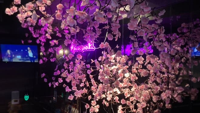 《心斎橋駅近/広々》高級BAR完全貸切可・各種パーティーに/カラオケ無料・ダーツLIVE2あり/飲み放題990円!/結婚式2次会の写真2