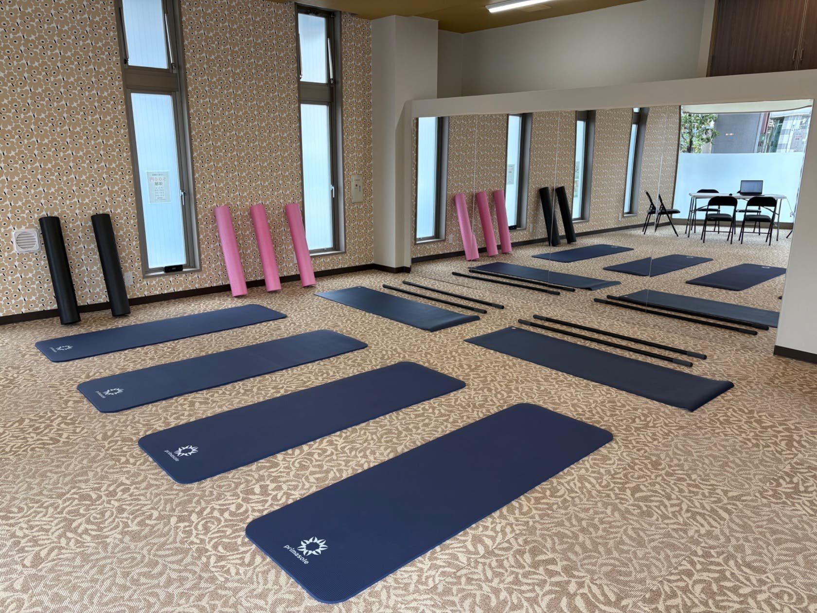 湯河原駅徒歩3分の明るく広いレンタルスタジオ。 ヨガ・ピラティス・整体・ストレッチ・少人数教室など多用途で利用できます。の写真2