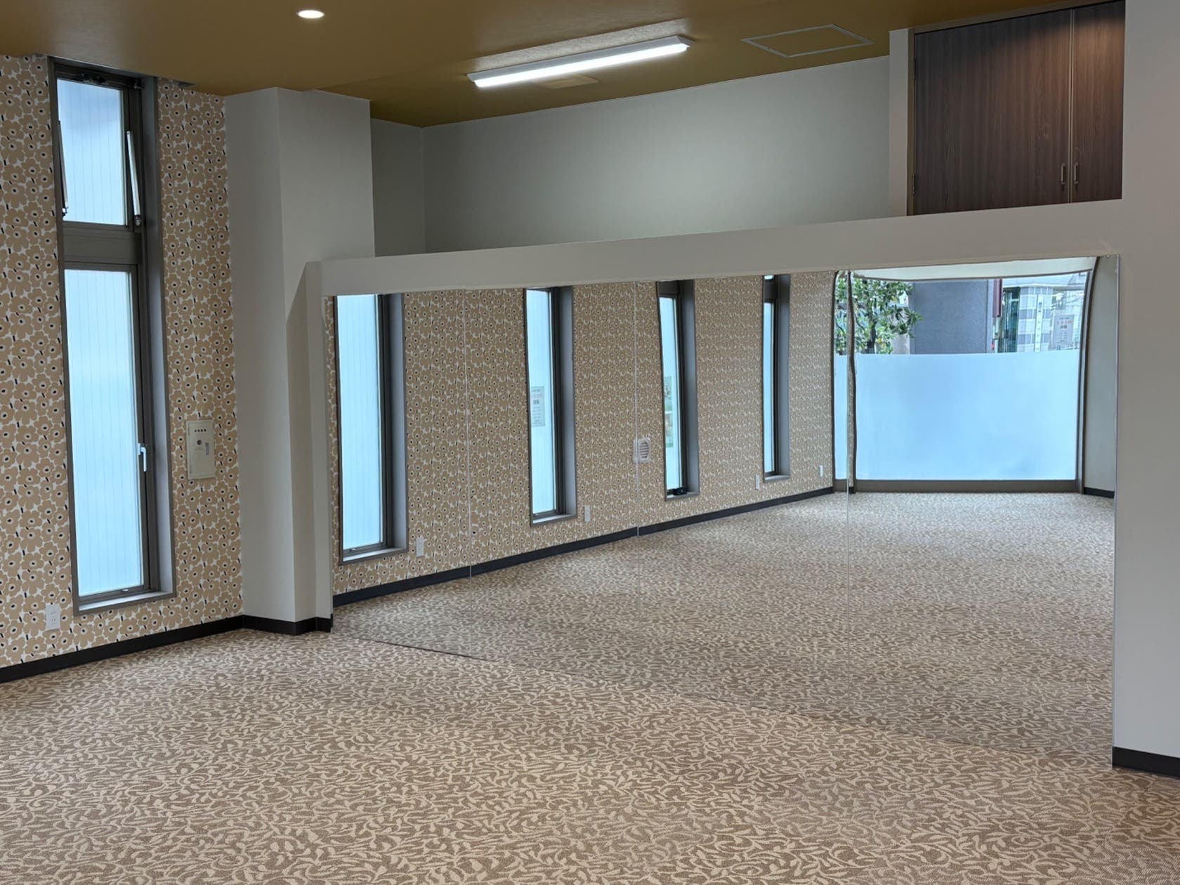 湯河原駅徒歩3分の明るく広いレンタルスタジオ。 ヨガ・ピラティス・整体・ストレッチ・少人数教室など多用途で利用できます。の写真3