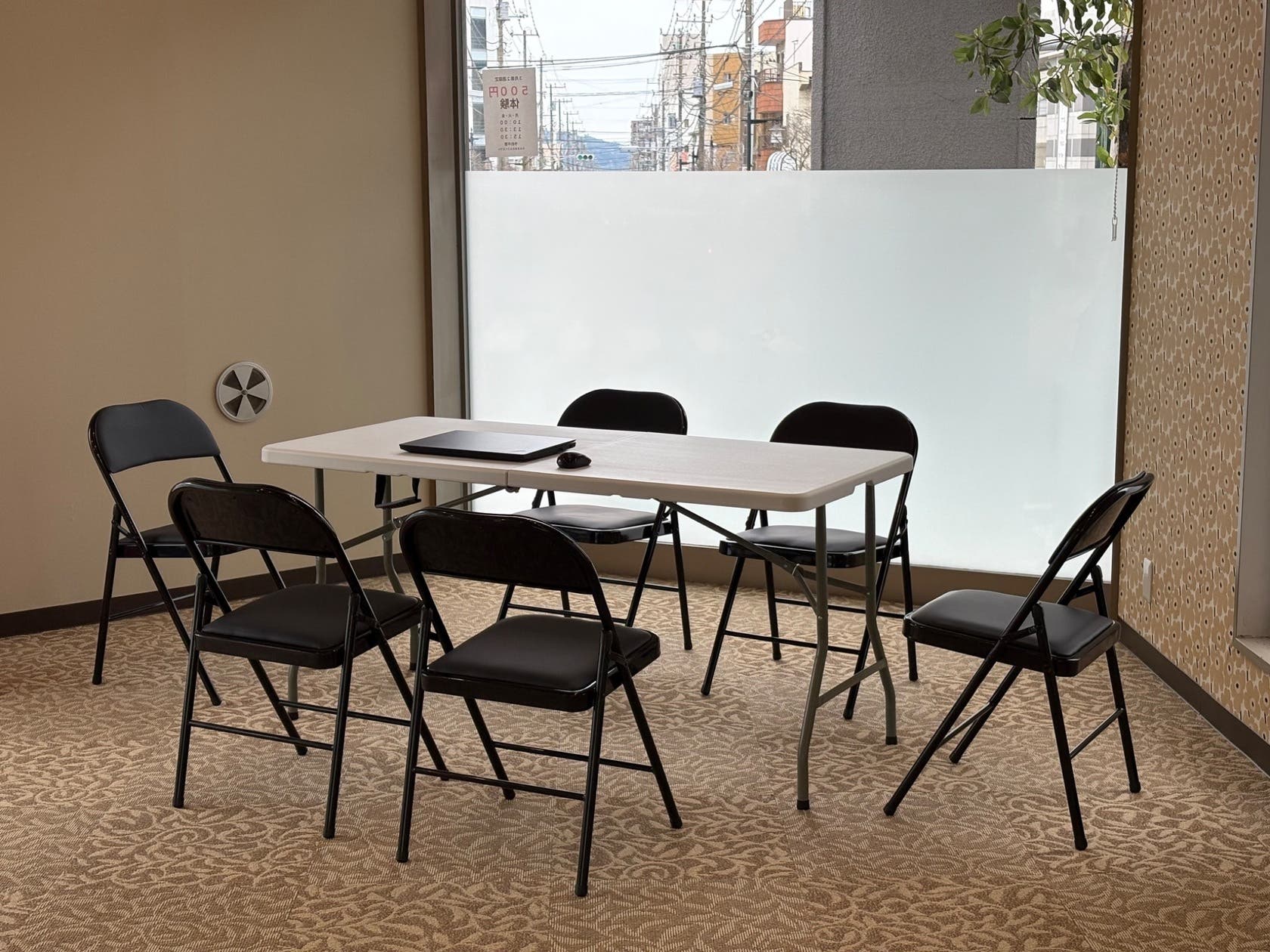 湯河原駅徒歩3分の明るく広いレンタルスタジオ。 ヨガ・ピラティス・整体・ストレッチ・少人数教室など多用途で利用できます。の写真4