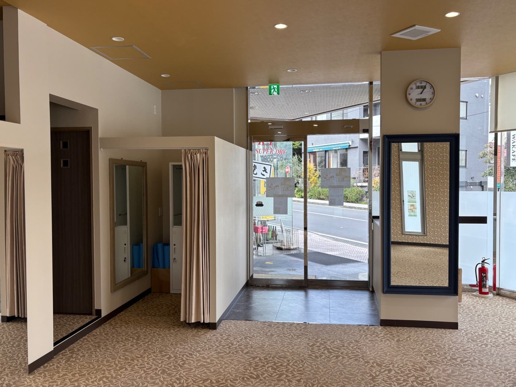 湯河原駅徒歩3分の明るく広いレンタルスタジオ。 ヨガ・ピラティス・整体・ストレッチ・少人数教室など多用途で利用できます。の写真9