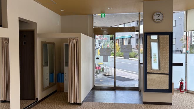 湯河原駅徒歩3分の明るく広いレンタルスタジオ。 ヨガ・ピラティス・整体・ストレッチ・少人数教室など多用途で利用できます。の写真9