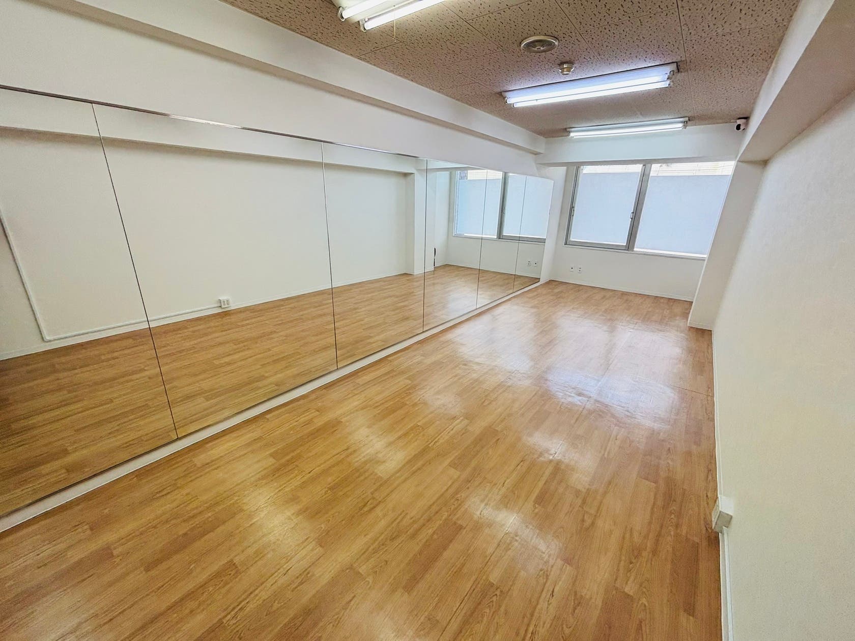 ✨3/16新規オープン🎉✨少人数レッスンに最適なスタジオ👯紙屋町西駅から徒歩1分！の写真1