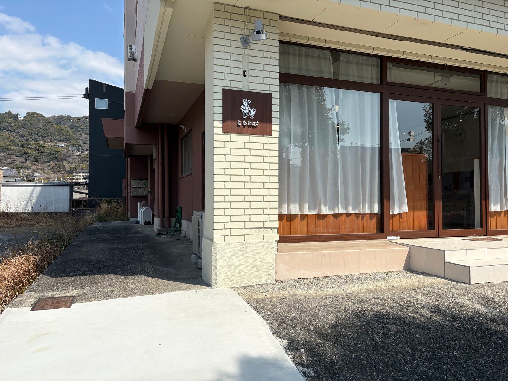 小上がりスペース・カウンター席あり。おしゃれで清潔なスペースです。の写真12