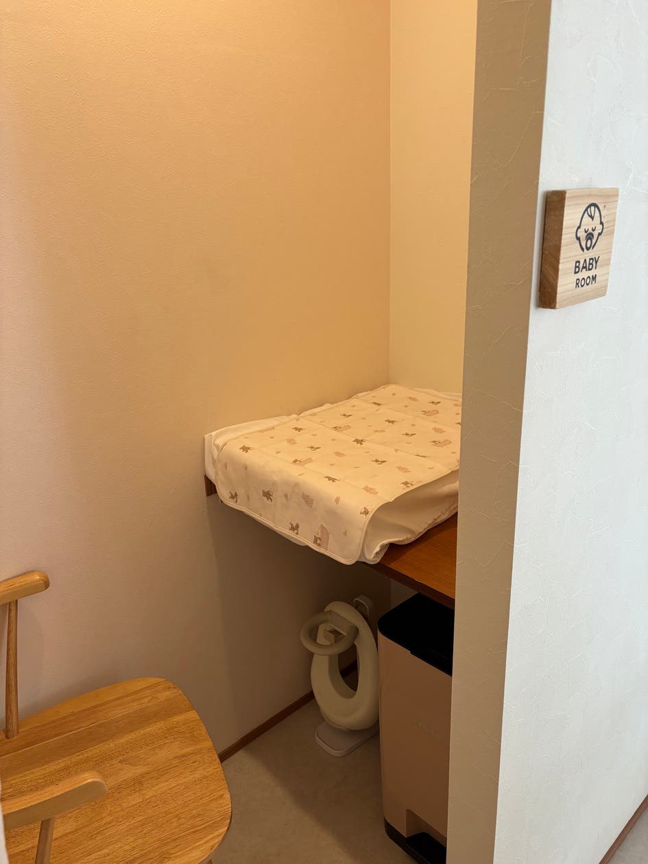 小上がりスペース・カウンター席あり。おしゃれで清潔なスペースです。の写真21