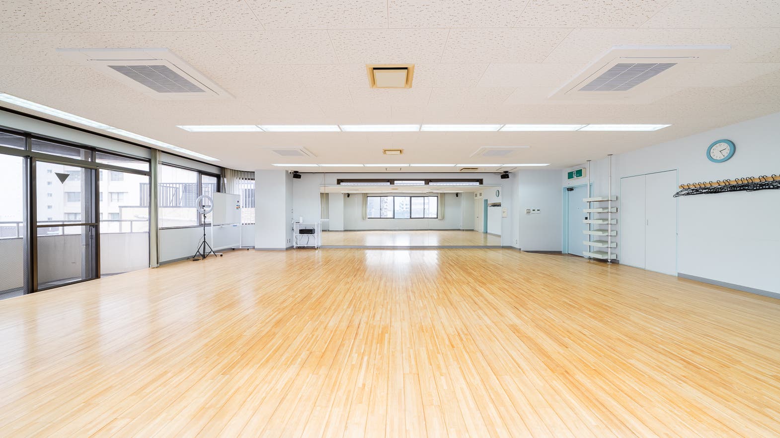 🆕オープン限定特価🉐平塚駅2分地域最大級の広さ116㎡✨大人数レッスン・フォーメーション確認に最適な本格ダンススタジオ💃の写真3