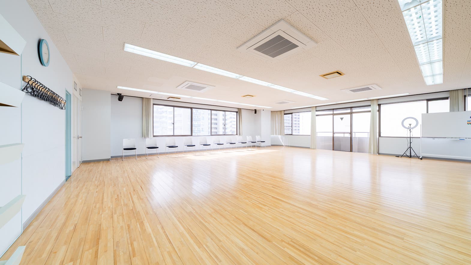 🆕オープン限定特価🉐平塚駅2分地域最大級の広さ116㎡✨大人数レッスン・フォーメーション確認に最適な本格ダンススタジオ💃の写真4