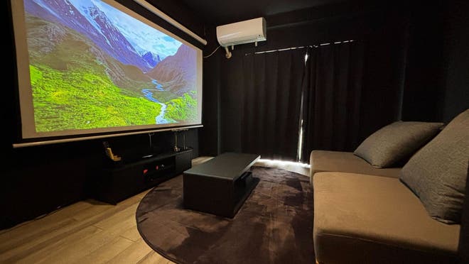 スペモ🎥鶯谷駅徒歩2分🚶♀️まったりデート💝プライベートな映画鑑賞🎬️プロジェクター🎞️846_CINEMA鶯谷の写真1