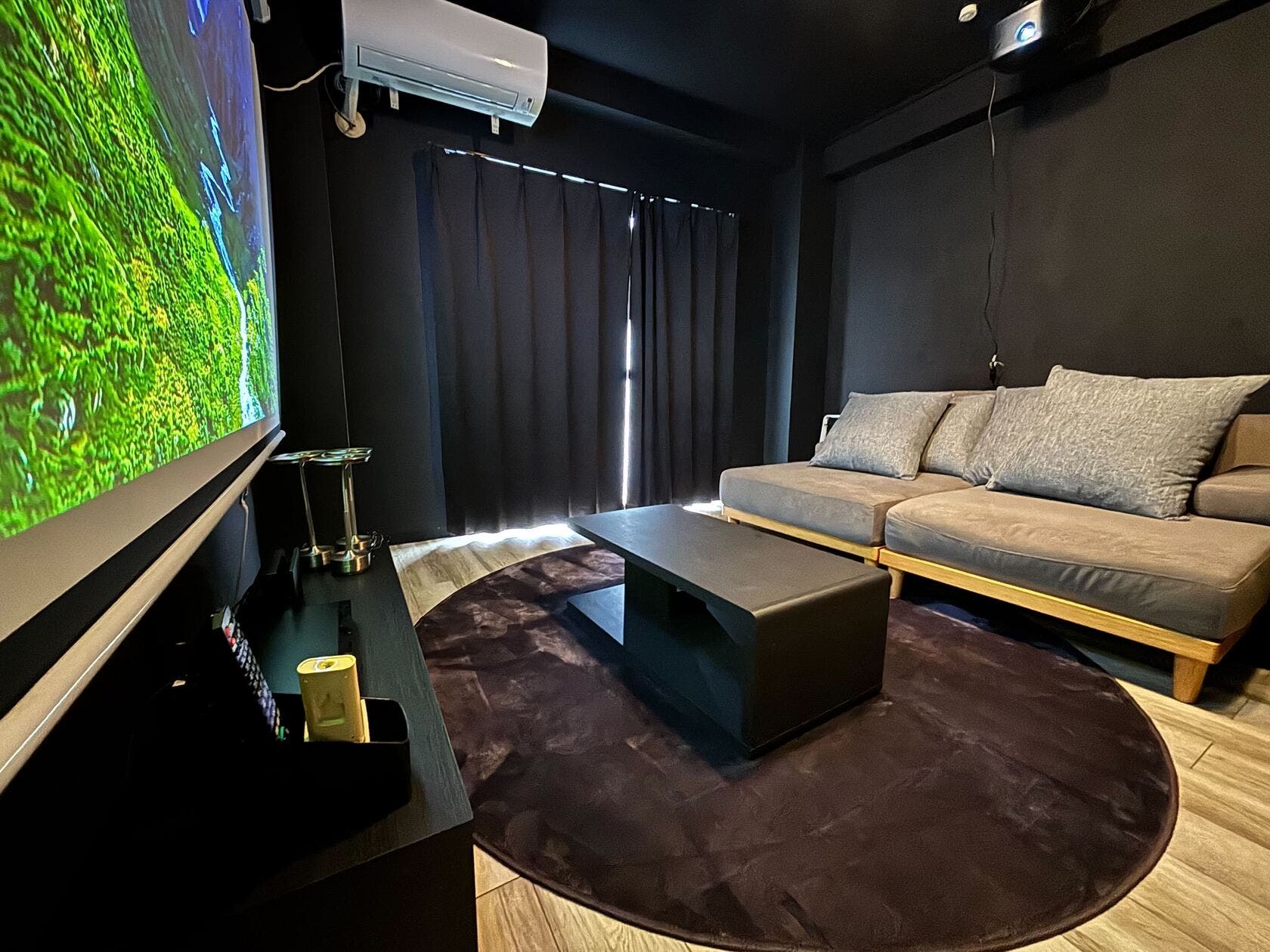 スペモ🎥鶯谷駅徒歩2分🚶‍♀️まったりデート💝プライベートな映画鑑賞🎬️プロジェクター🎞️846_CINEMA鶯谷の写真3