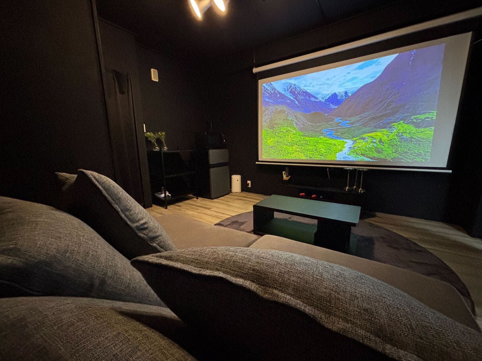 スペモ🎥鶯谷駅徒歩2分🚶‍♀️まったりデート💝プライベートな映画鑑賞🎬️プロジェクター🎞️846_CINEMA鶯谷の写真2