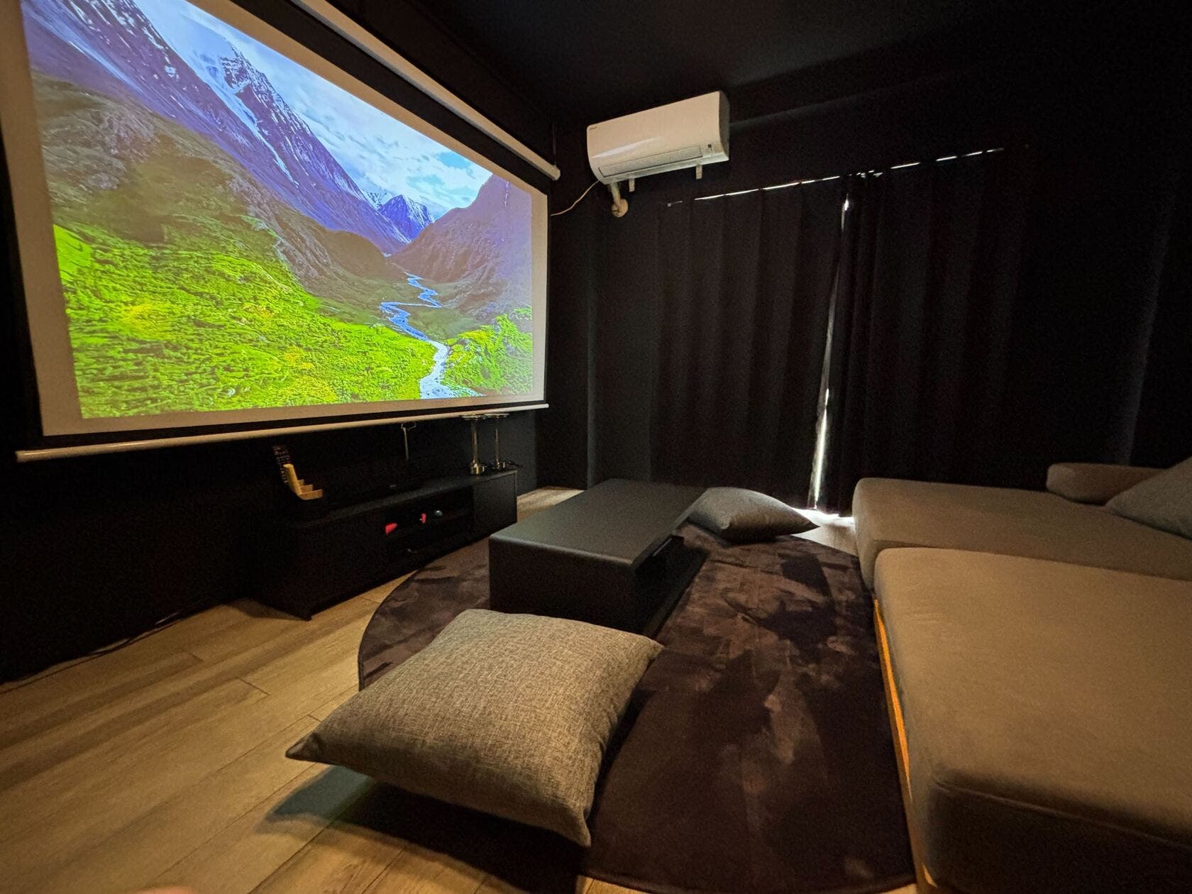 スペモ🎥鶯谷駅徒歩2分🚶‍♀️まったりデート💝プライベートな映画鑑賞🎬️プロジェクター🎞️846_CINEMA鶯谷の写真5