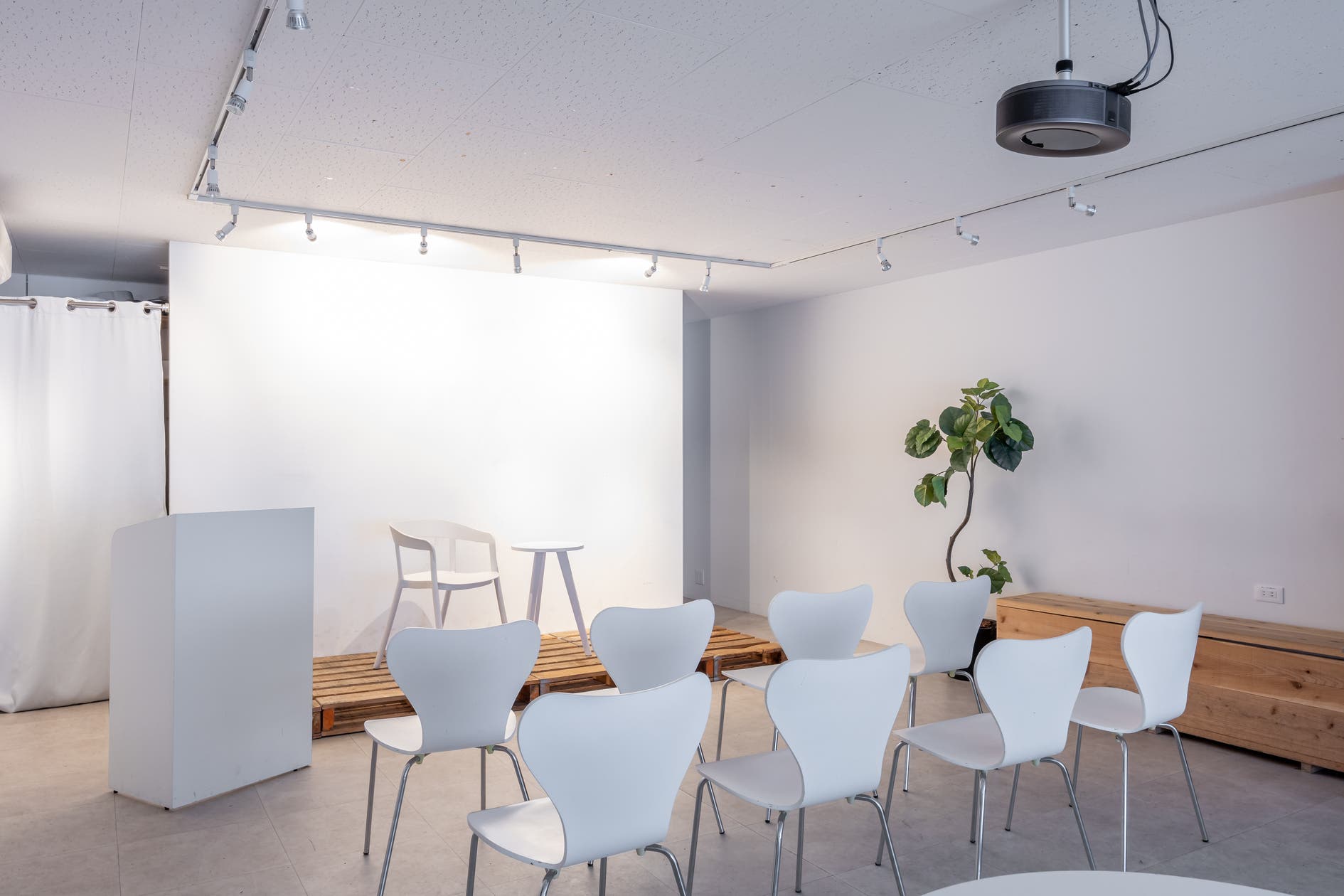 スペモ/心斎橋駅3分/大迫力プロジェクター/ビジネス/会議/セミナー/イベント/撮影/懇親会/説明会/659_Seed心斎橋の写真9