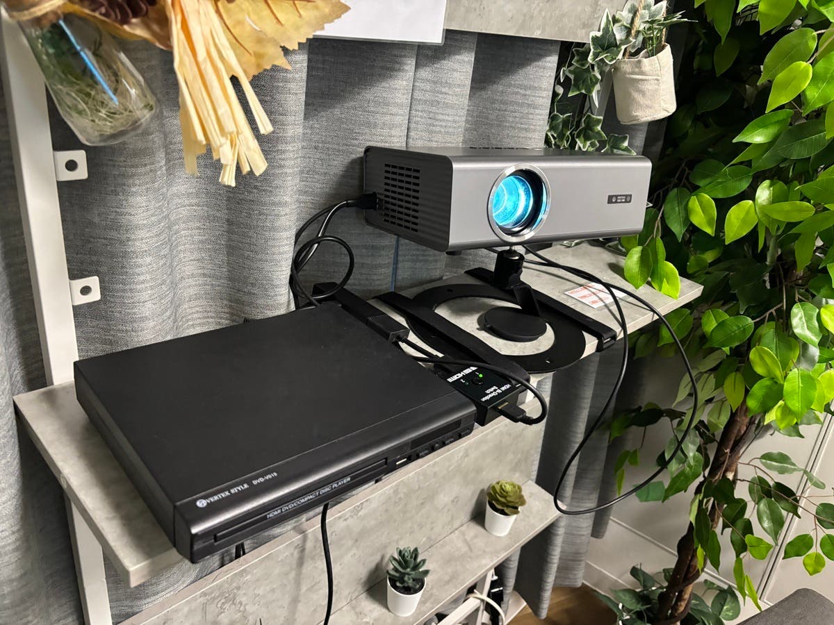 100インチスクリーンで映画鑑賞🎬気の合う仲間と楽しい時間を過ごせるスペースです🍃の写真9