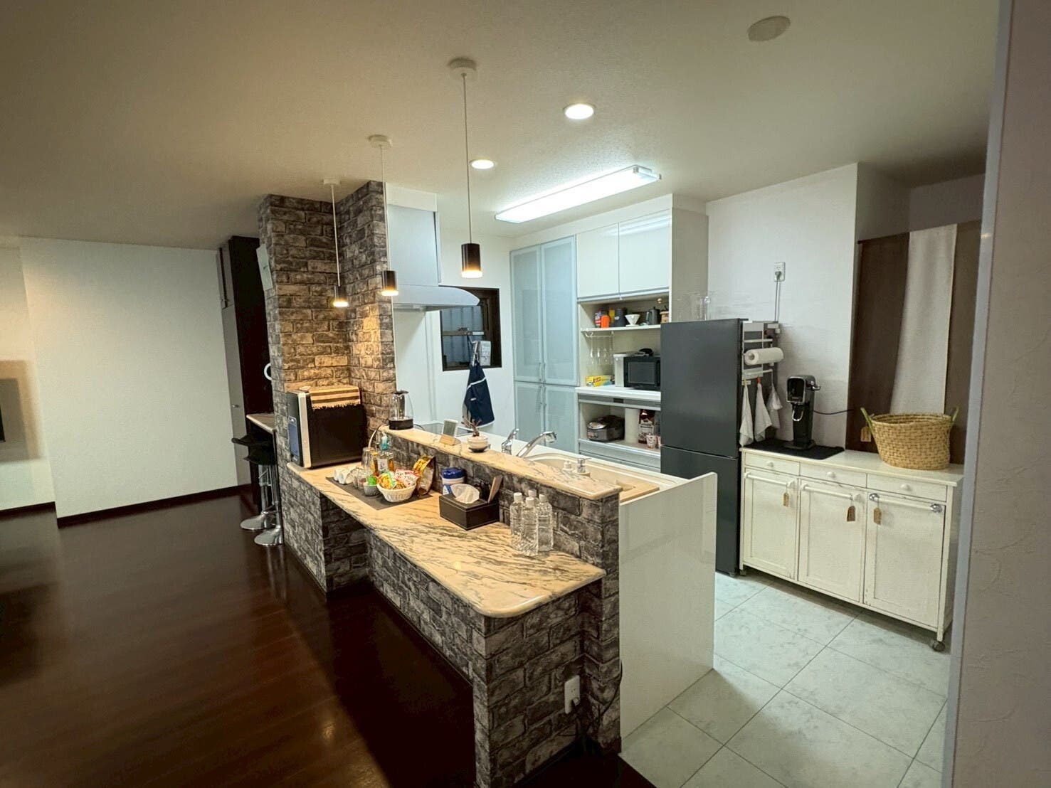 【20人規模】商店街直結/全面ガラス(2.3m×14m)のゴージャス空間の写真3