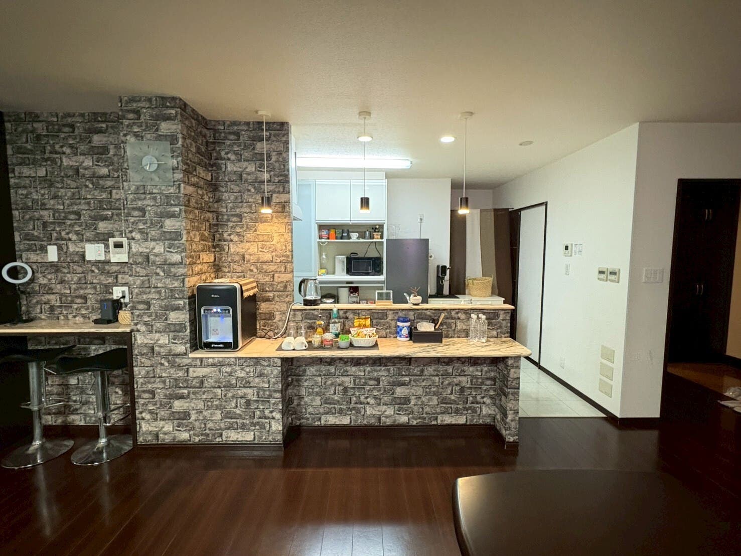 【20人規模】商店街直結/全面ガラス(2.3m×14m)のゴージャス空間の写真9