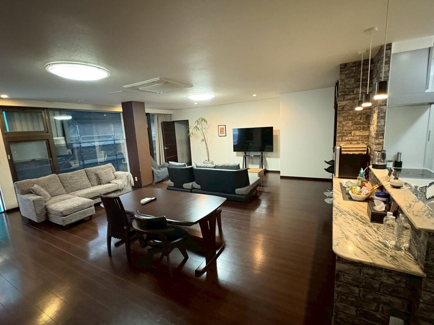 【20人規模】商店街直結/全面ガラス(2.3m×14m)のゴージャス空間の写真10