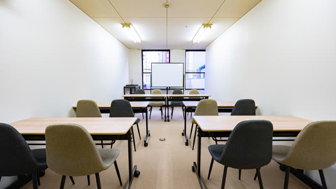 【JR三ノ宮駅0分】最大12名貸し会議室|40型モニター無料|会議・面接・研修・勉強会・仕事終わりの打ち合わせの写真3