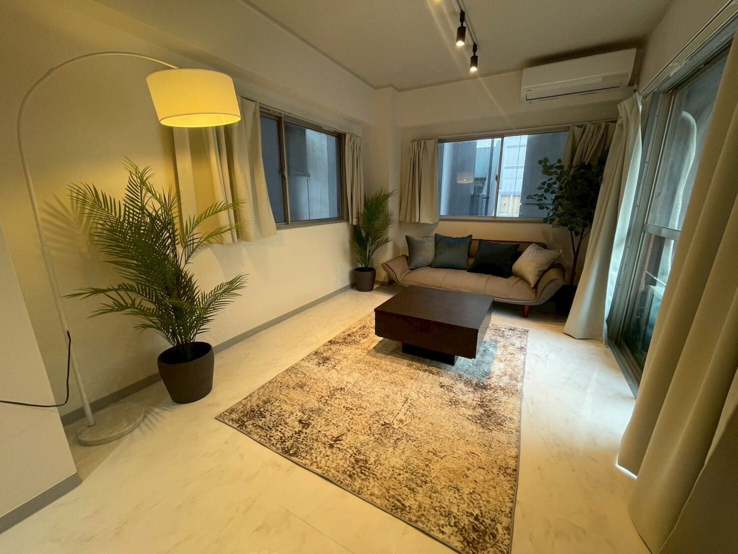 浜松町駅徒歩5分🚶‍♂️最大12名◎交流会・懇親会に最適✨女子会・推し活・歓送迎会🍃ポートレート・コスプレ撮影📷会議利用✨の写真2