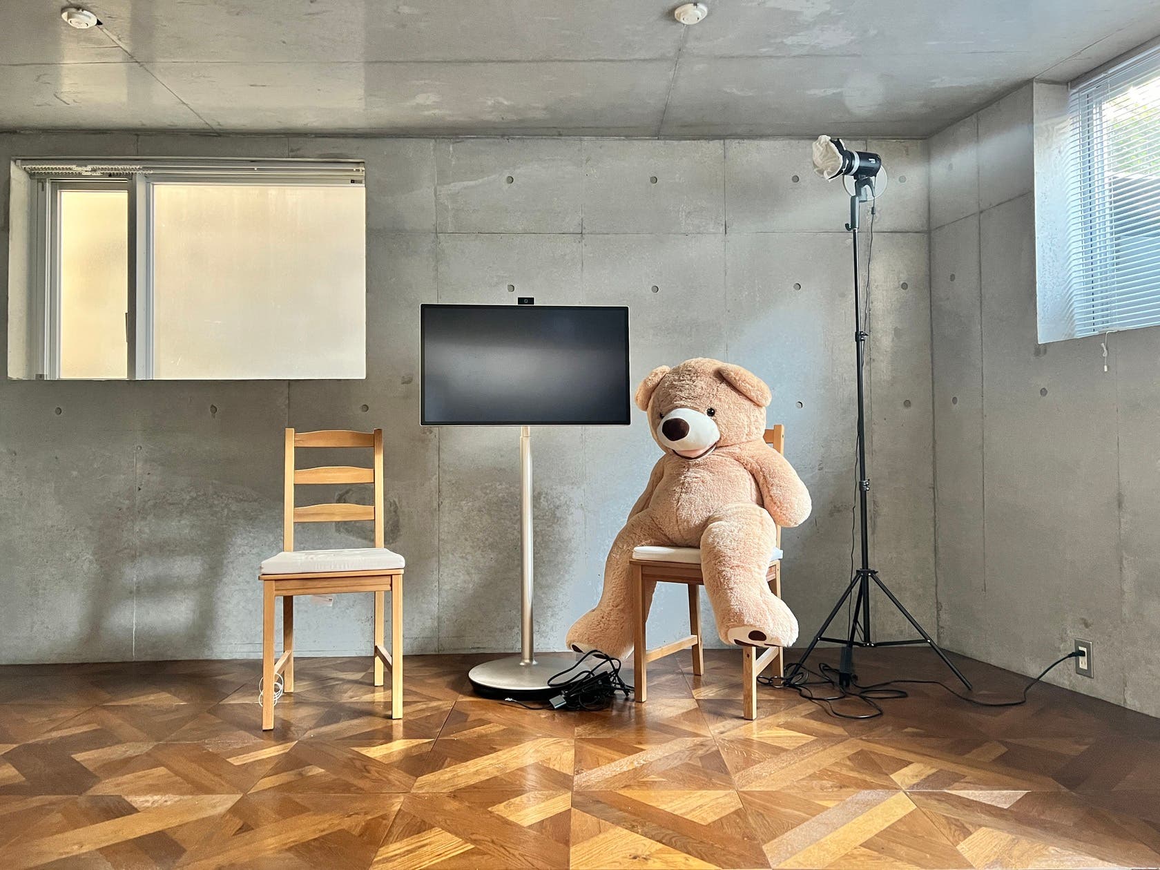 目黒駅徒歩10分の撮影用スタジオ　デザイン建築のコンクリート打ち放しの空間　の写真2