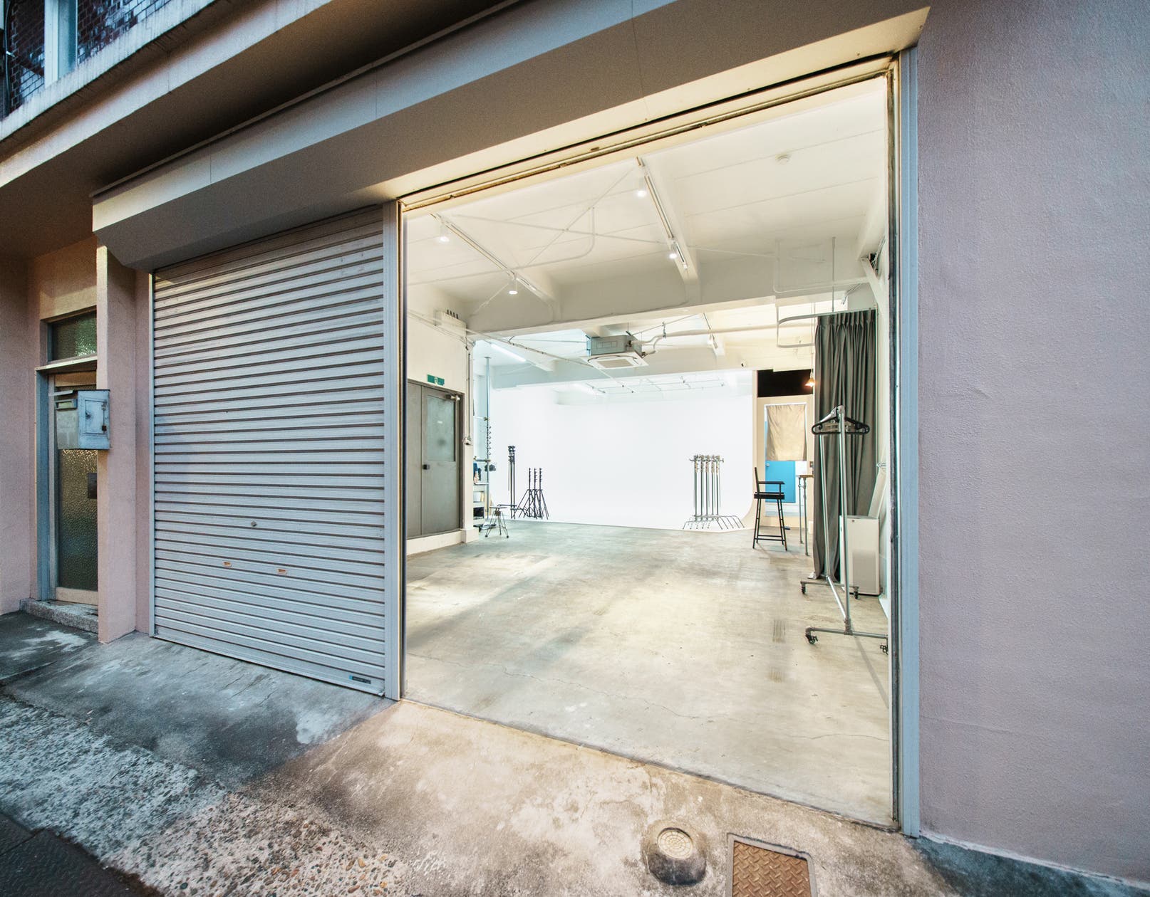 田端駅1階元倉庫３R白ホリスタジオ・天井3.5m・搬入やすい・スタジオ内駐車可の写真8