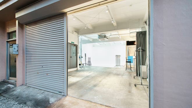 田端駅1階元倉庫3R白ホリスタジオ・天井3.5m・搬入やすい・スタジオ内駐車可の写真8