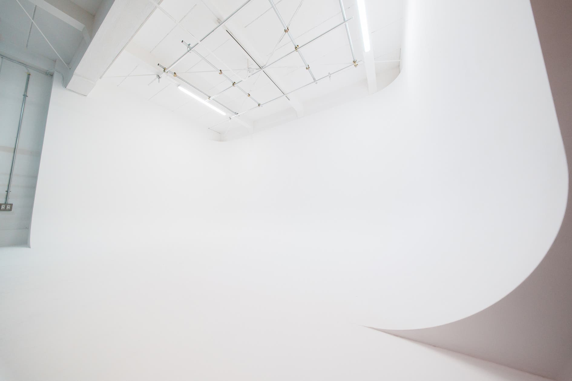 田端駅1階元倉庫３R白ホリスタジオ・天井3.5m・搬入やすい・スタジオ内駐車可の写真14