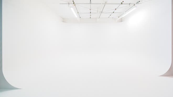 田端駅1階元倉庫3R白ホリスタジオ・天井3.5m・搬入やすい・スタジオ内駐車可の写真2