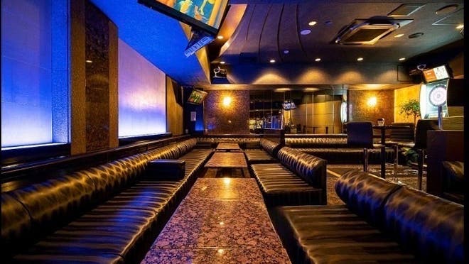 《心斎橋駅近/広々》高級BAR完全貸切可・各種パーティーに/カラオケ無料・ダーツLIVE2あり/飲み放題990円!/結婚式2次会の写真5