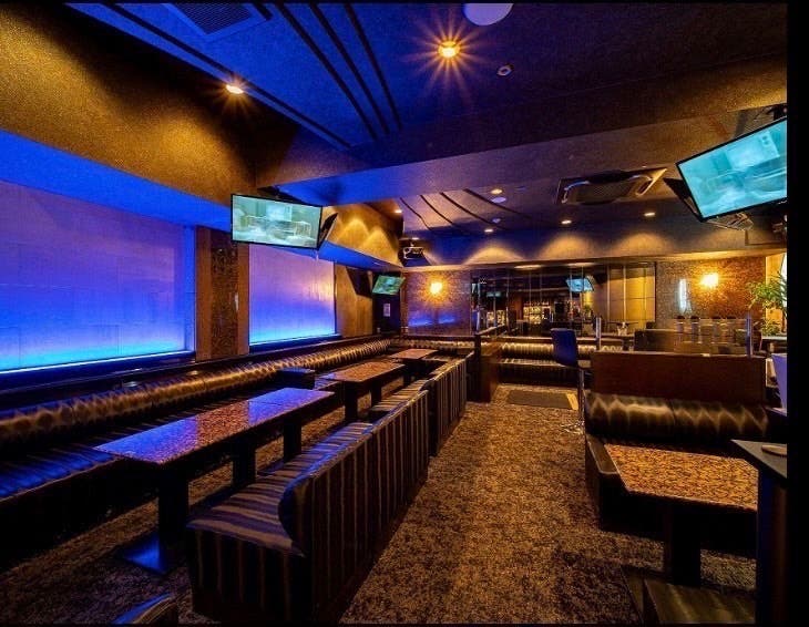 《心斎橋駅近/広々》高級BAR完全貸切可・各種パーティーに/カラオケ無料・ダーツLIVE2あり/飲み放題990円!/結婚式２次会の写真6