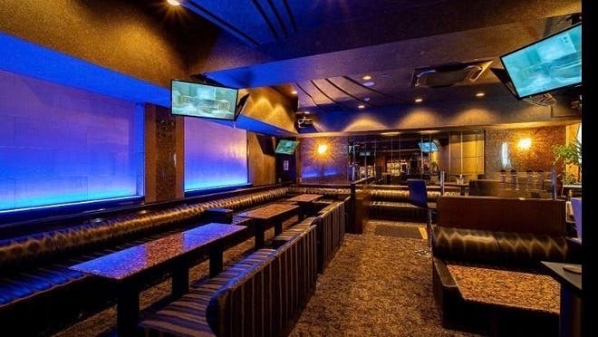 《心斎橋駅近/広々》高級BAR完全貸切可・各種パーティーに/カラオケ無料・ダーツLIVE2あり/飲み放題990円!/結婚式2次会の写真6