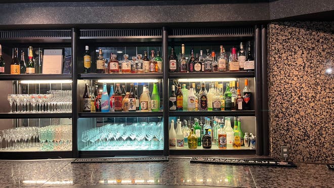 《心斎橋駅近/広々》高級BAR完全貸切可・各種パーティーに/カラオケ無料・ダーツLIVE2あり/飲み放題990円!/結婚式2次会の写真11