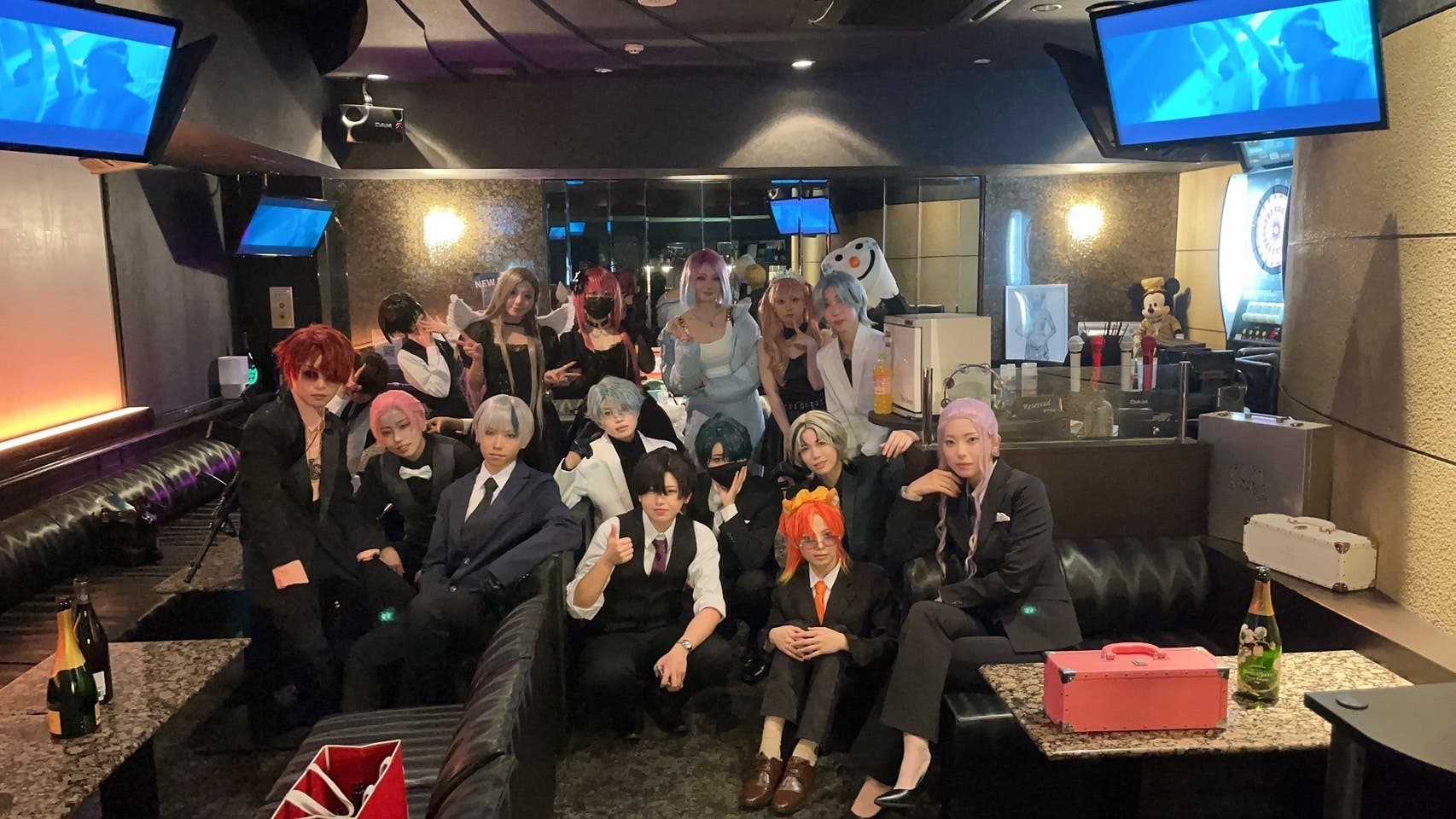 《心斎橋駅近/広々》高級BAR完全貸切可・各種パーティーに/カラオケ無料・ダーツLIVE2あり/飲み放題990円!/結婚式２次会の写真12