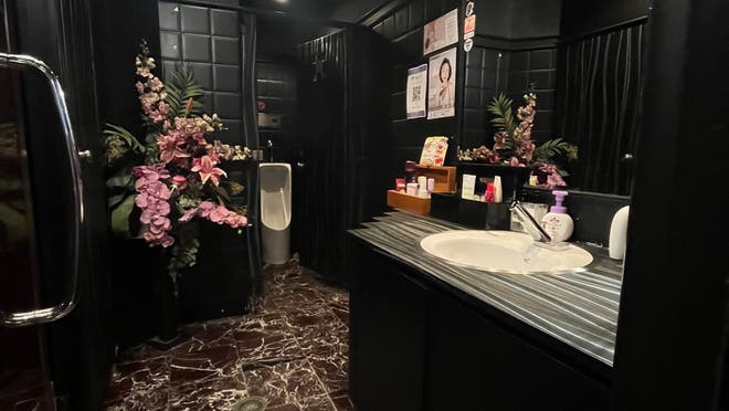 《心斎橋駅近/広々》高級BAR完全貸切可・各種パーティーに/カラオケ無料・ダーツLIVE2あり/飲み放題990円!/結婚式2次会の写真14