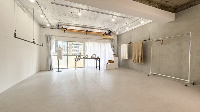 【目黒駅2分】真南の自然光|白壁+5m以上のコンクリ調壁|撮影機材+背景紙無料|スチール撮影・商品撮影・控室・展示会|の写真10