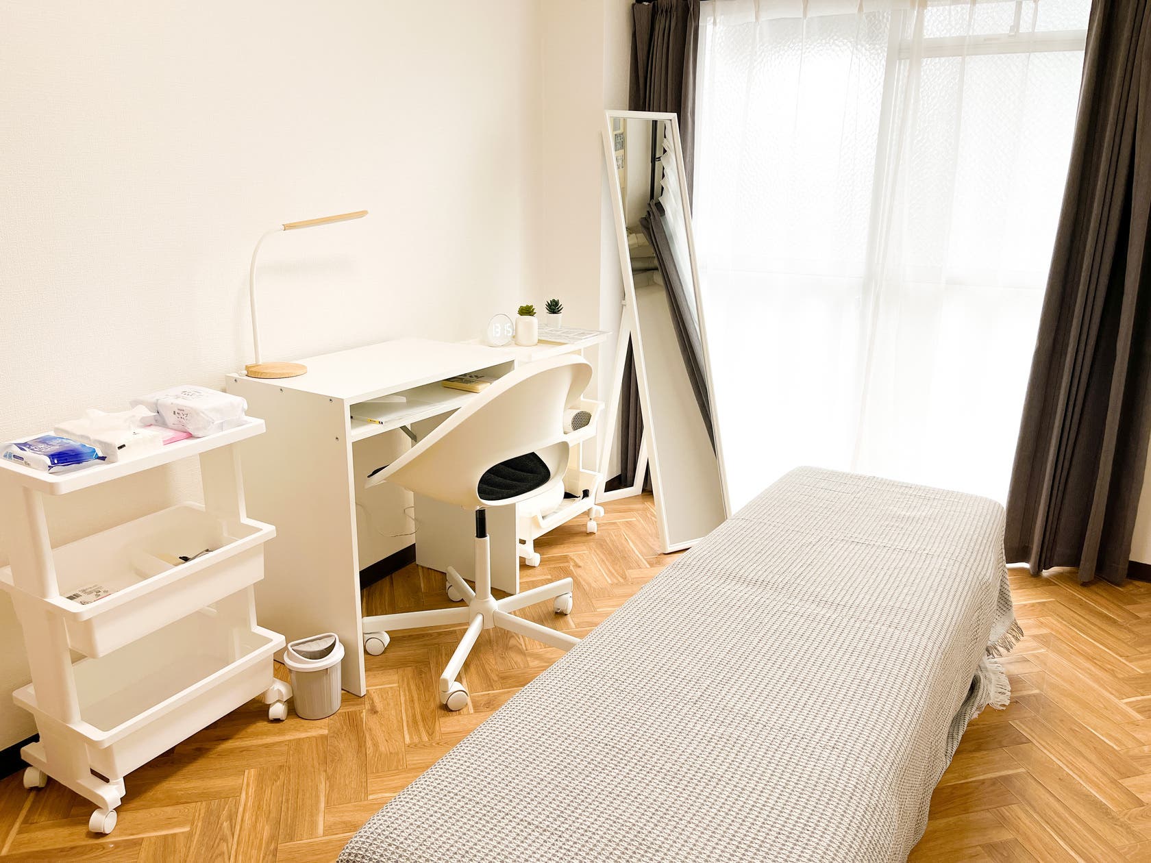 【新大阪4分】静かな完全個室レンタルサロン💎全設備無料貸出💎エステ整体ネイル着替えメイクの写真1