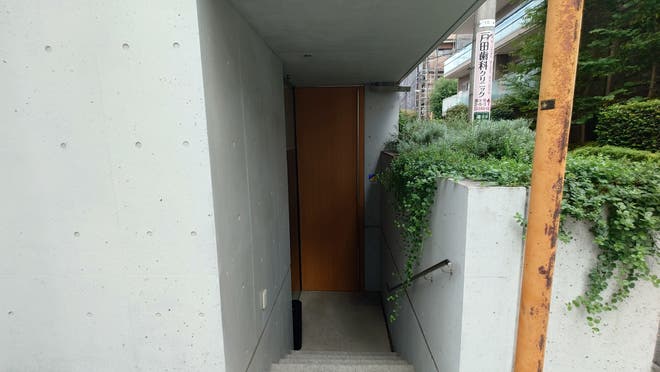 代々木公園から徒歩9分。コンクリートの箱型スペースの写真1